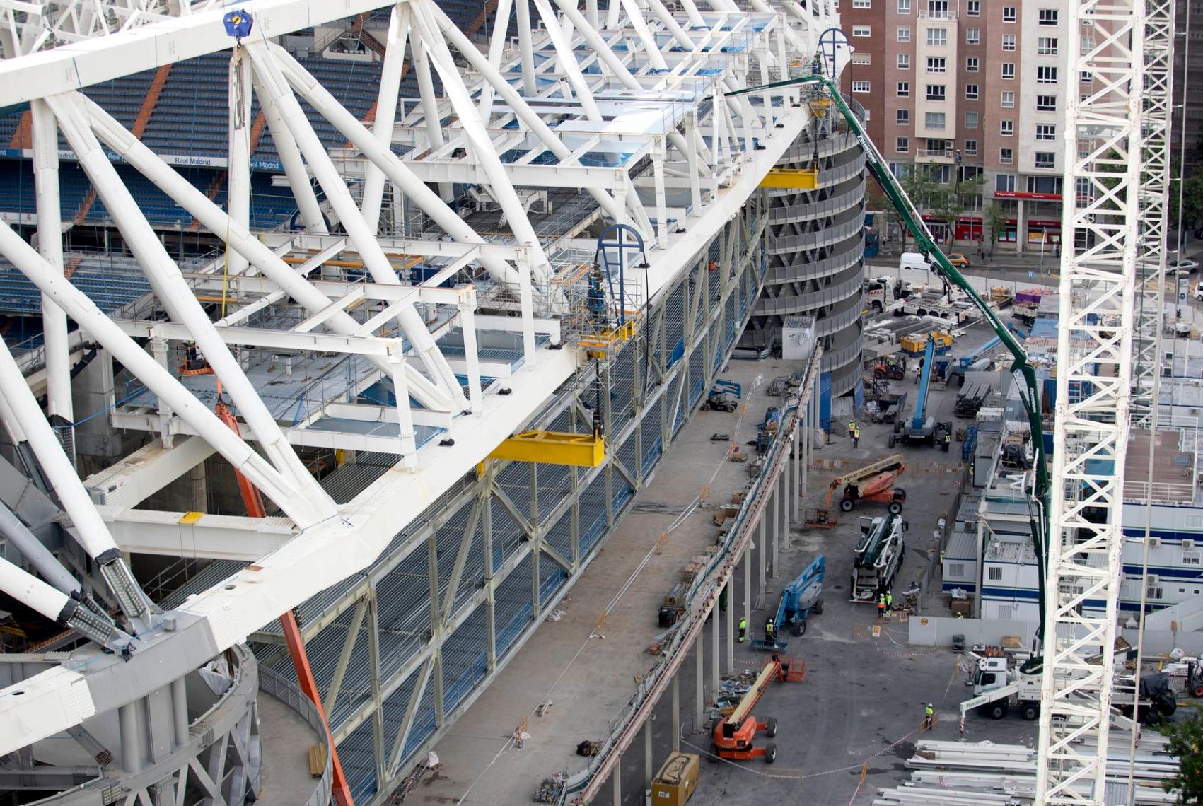 This is how the works of the Bernabéu roof are progressing ...