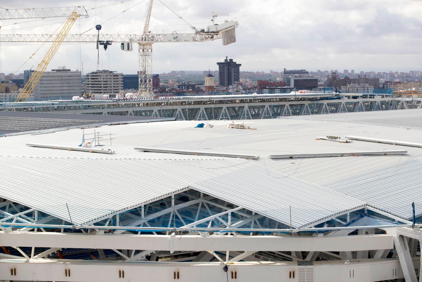 This is how the works of the Bernabéu roof are progressing ...
