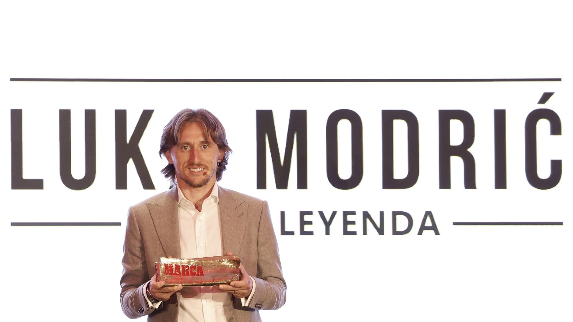 Modric wins the Marca Leyenda award | Madridistanews.com