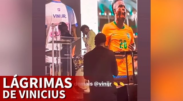 The moment when Vinicius breaks down crying at an act in Brazil ...